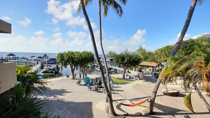 C14 Moon Bay - Key Largo