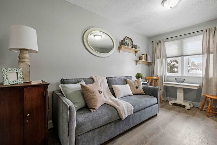 Fully Furnished 1st Floor, 1 Bed, 1 Bath Condo - C - Nashua, NH