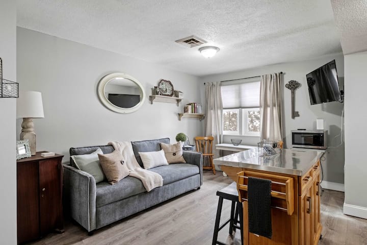 Fully Furnished 1st Floor, 1 Bed, 1 Bath Condo - C - Nashua, NH