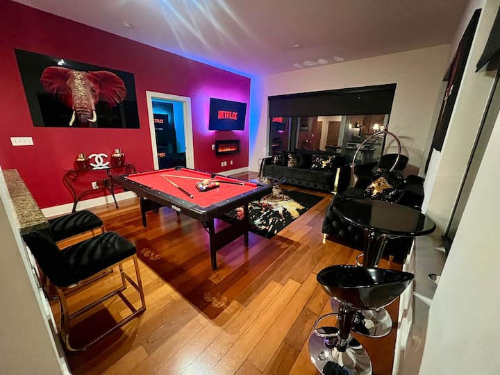 The Red Room - Cloud Ceilings -Patio & Bathroom Tv - Atlanta, GA