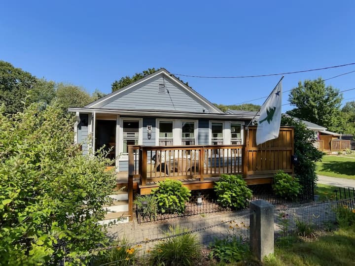 Quaint Old Orchard Cottage Walk To Town And Beach - Old Orchard Beach, ME