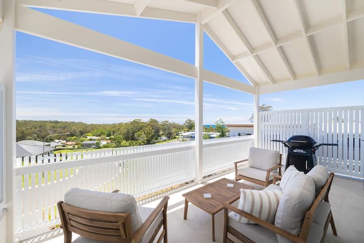 Igloo Whole House Free Night In Winter - Mollymook