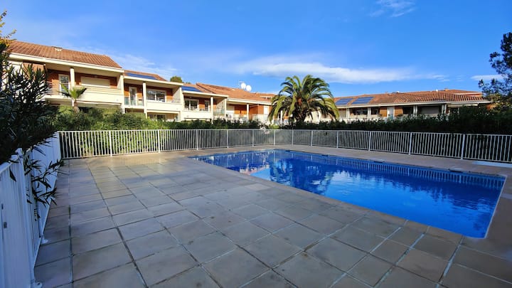 Nid Spacieux Avec Terrasse Et Piscine Commune - Fréjus