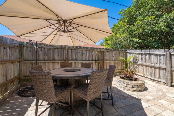 2 Suites, 3br, Walk To Beach, Patio, Beach Gear - Cape Canaveral, FL