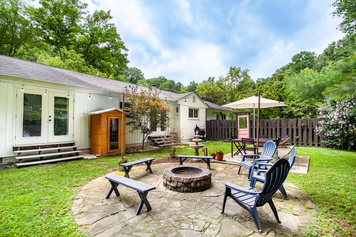 Glamorous Villa - Knoxville
