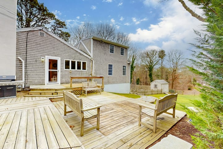 Tranquil 3br Near Beach With Fireplace, Large Deck - Orleans, MA