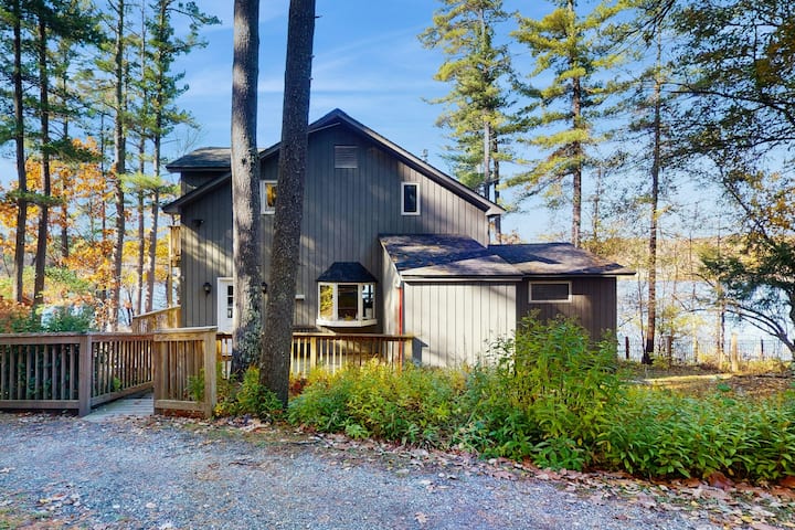 5br Lakefront With Dock, Fireplaces, Deck, & W/d - Castleton, VT
