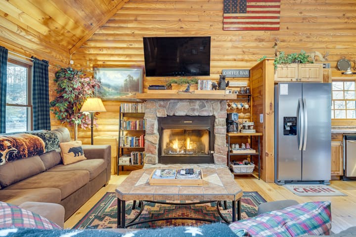 Pet-friendly Cabin W/ Loft: 5 Mi To Lake Lure! - 