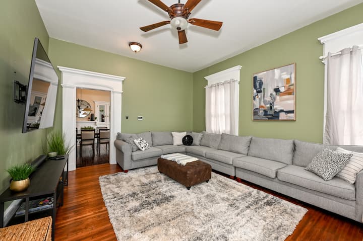 Luxurious Historic Victorian Warren Oh Sleeps 10! - Warren, OH