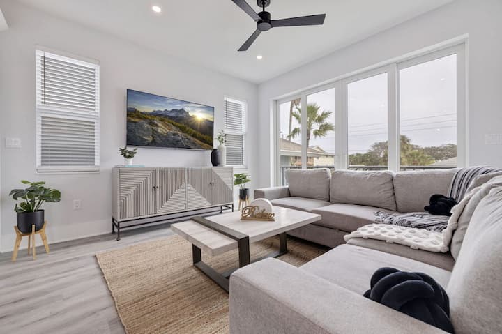 Ocean Pearl 1b W/ Heated Pool & Steps To Sand - Indian Rocks Beach, FL