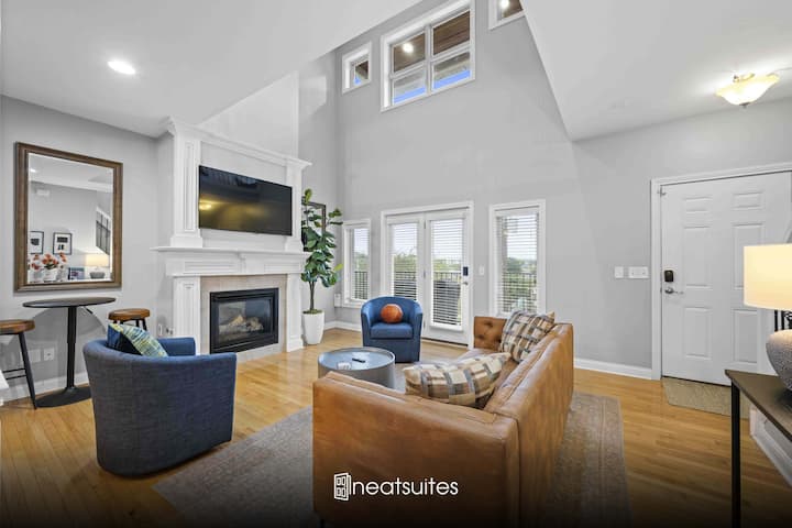 Hilltop 3br For 10, Private Garage, Skyline Views - Covington, KY