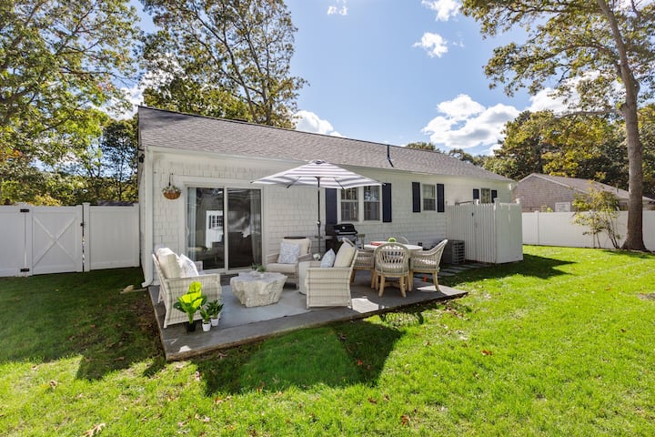 Quaint Cape Cod Home! A/c! Firepit! Dogs Allowed - Brewster, MA
