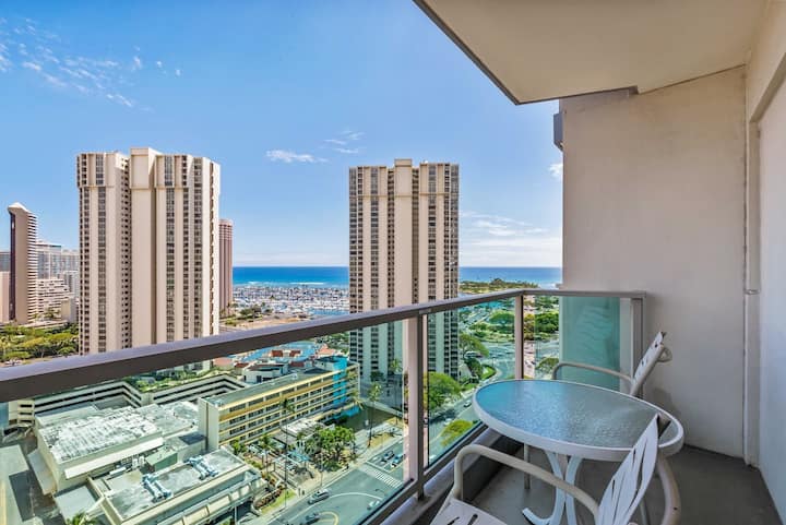 Ala Moana Beautiful Partial Ocean View Studio 2324 - Honolulu