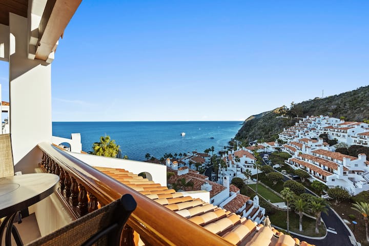 H1786: Corner Villa W/ Views, Cart, Views, 9steps - Avalon, CA