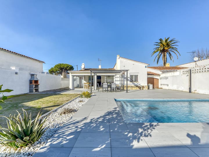 Villa Montgrí By Interhome - Empuriabrava