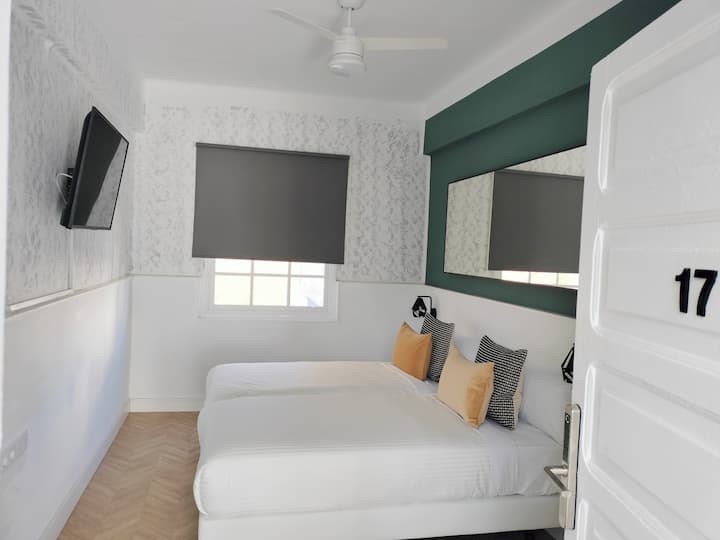 Room27 City Center - Double Room - Shared Bathroom - Tenerife