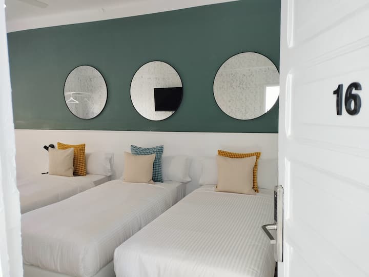 Room27 City Center - Triple Room - Shared Bathroom - Santa Cruz de Tenerife