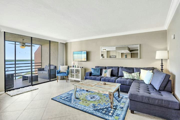 1br Oceanfront Condo W/ Pool, Hot Tub, & Balcony - Marco Island, FL