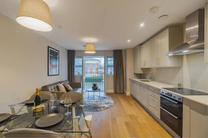 Charming Two-bedroom Apartment In Windsor - Maidenhead