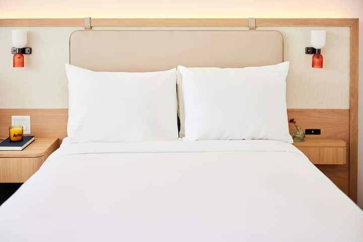 Airy And Open, With A Minimalist Vibe - Miami