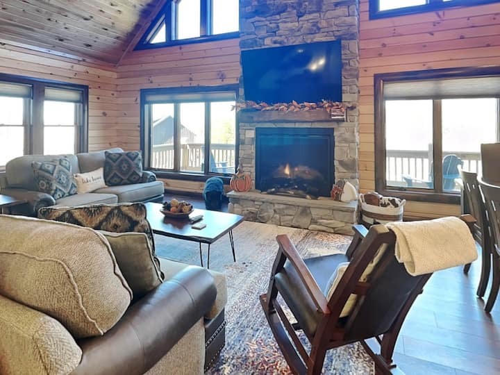 Mama Bear Lodge | Mountain Living, Hot Tub! - Deep Creek Lake, MD