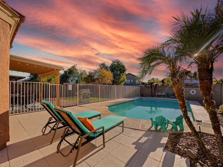 Surprise Pool Home! Close To Everything. Sleeps 13 - 서프라이즈