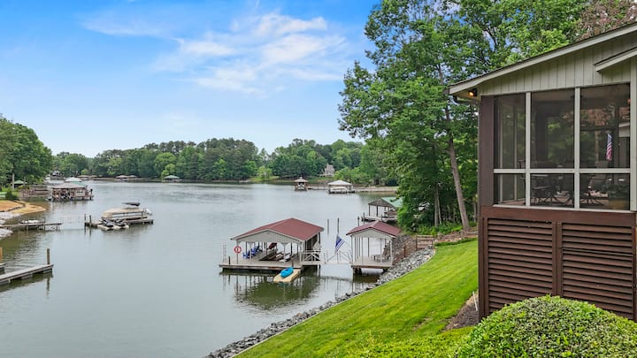 Waterfront Home -Hot Tub N Great For Entertaining! - Mooresville, NC