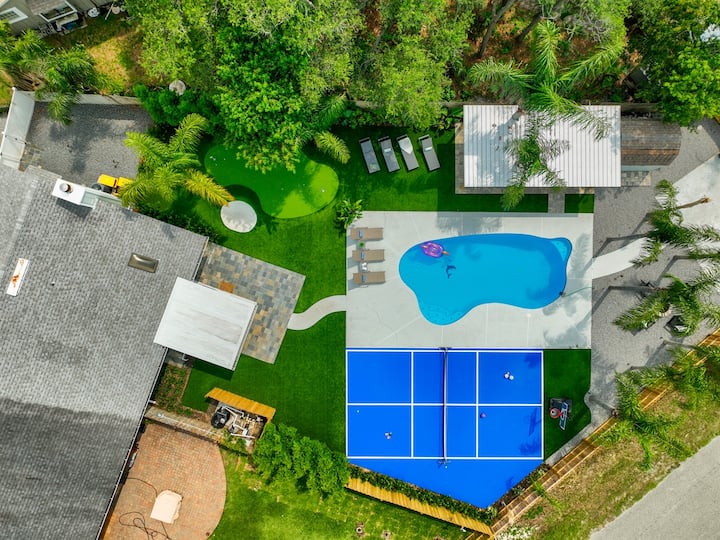 Heated Pool + Pickleball Court & Putting Greens - Jacksonville Beach, FL