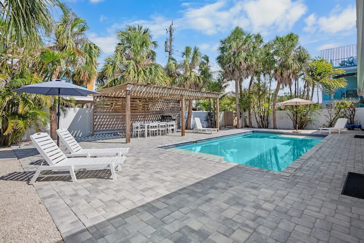 Updated Home With Heated Pool! 1 Min To Beach! - Anna Maria, FL