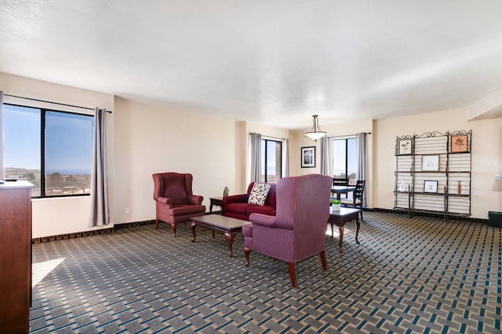 Penthouse Apartment W/ City View - ランチョクカモンガ, CA