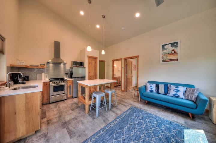 Casa Moab 4 - In Town - Outdoor Sauna - Moab, UT