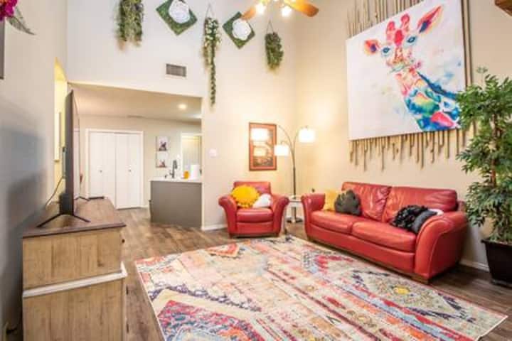 The Sanctuary | Pet Friendly | Garage Parking - Lubbock