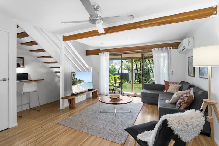 Central Location - Eclectic Style Townhouse - Noosa