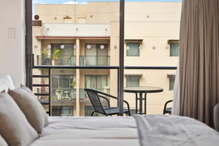 Panoramic Perth Views: 1br On Mounts Bay Road - Perth