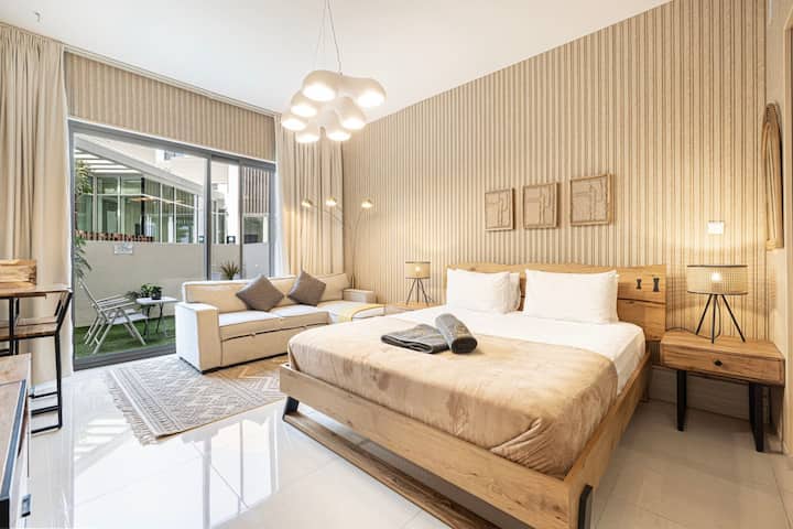 Luxurious Studio With Private Garden - Sharjah