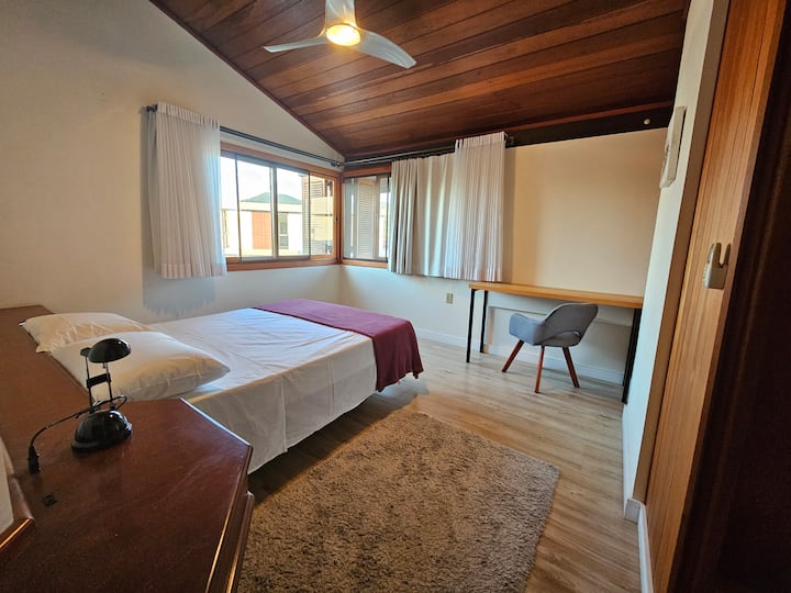 Casa 3 Quartos No Itacorubi, Wi-fi 600 Mega Mv0967 - Florianópolis