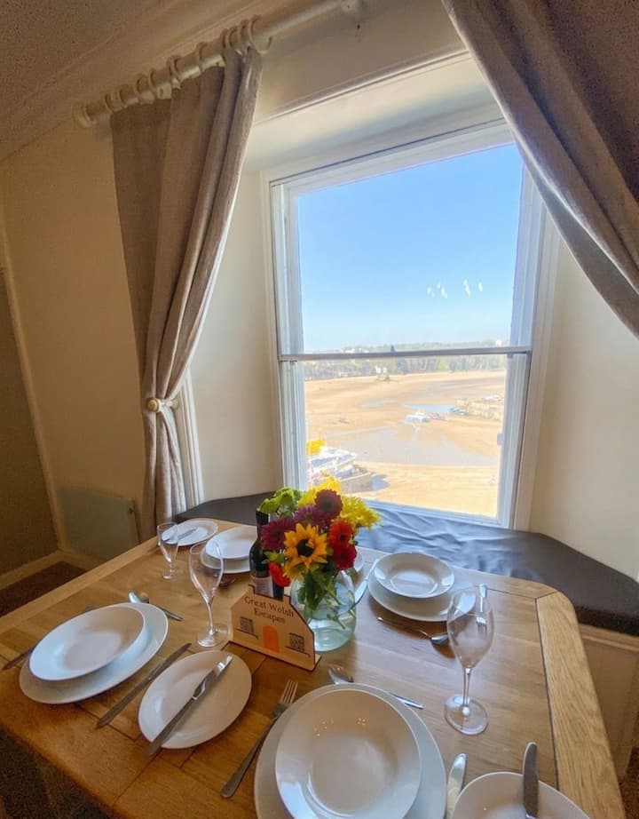 Beachfront Apartment In The Heart Of Tenby - Pembrokeshire