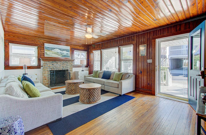 Beacon House-historic Inn In Carolina Beach! - Carolina Beach, NC