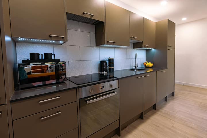 Modern City Centre Apartment | 6 Guests | Free Gym - Exeter