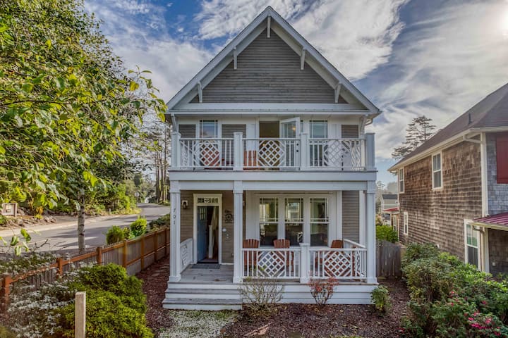 Cape Cod Beauty | Pool | Fire-pit | Playground - Lincoln City, OR