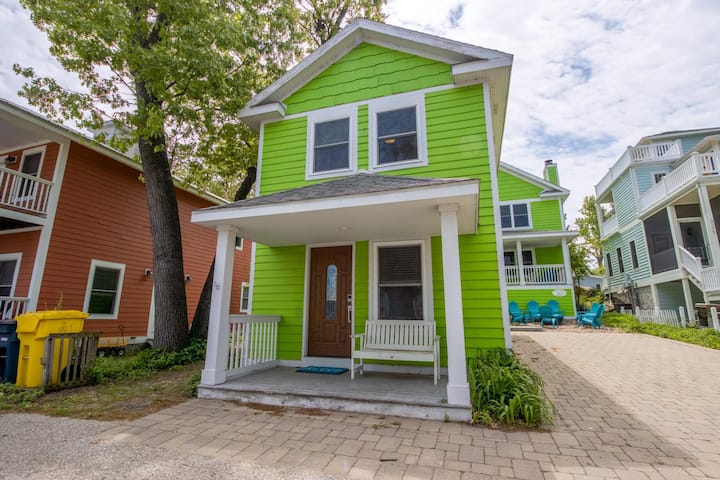2-bedroom 2-bath Charming Beachwalk Home - Michigan City, IN
