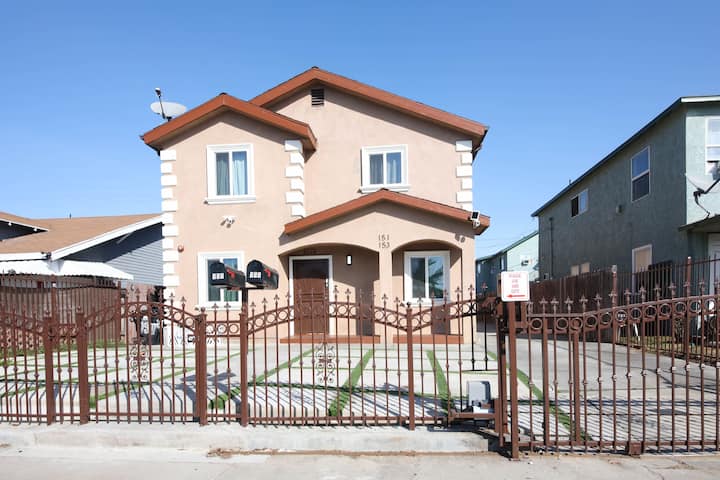 Big House /Duplex. Close To Dtla - Los Angeles, CA