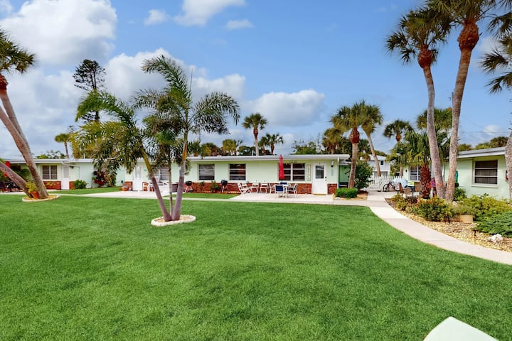 2br Canal-front Condo W/docks, Heated Pool, Beach - Manasota Key, FL