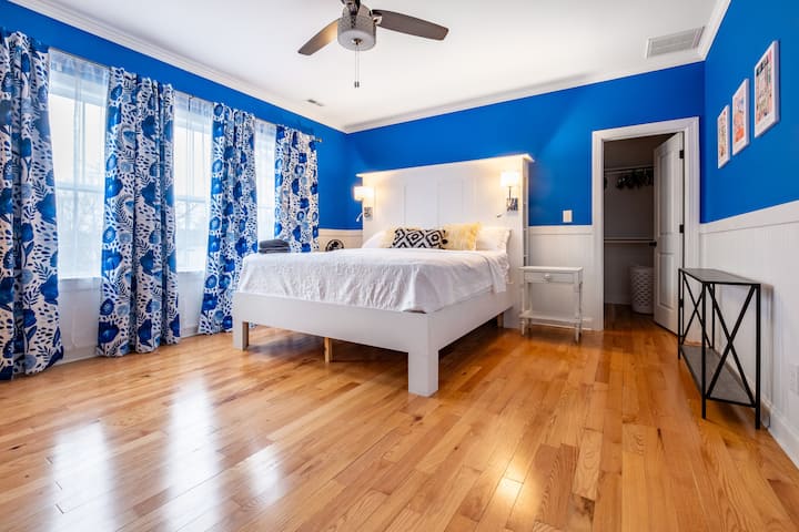 Spacious Home In Five Points | Close To Downtown - Raleigh, NC