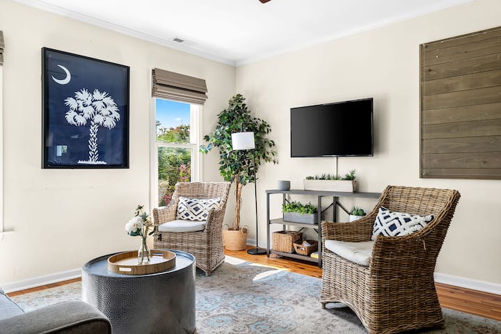 Steps To King St Restaurants & Bars|downtown Condo - Charleston, SC