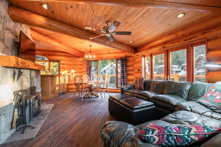 Luxury Log Chalet | Private Hot Tub | Ski-in/out - Whistler
