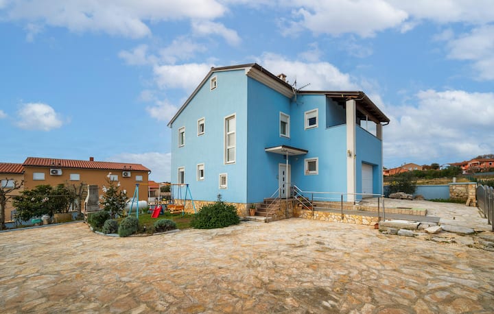 Stunning Apartment In Barbariga - Bale