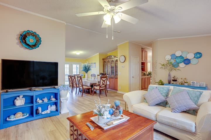Lake Livingston Home W/ Dock & Deck! - Goat Island, Trinity