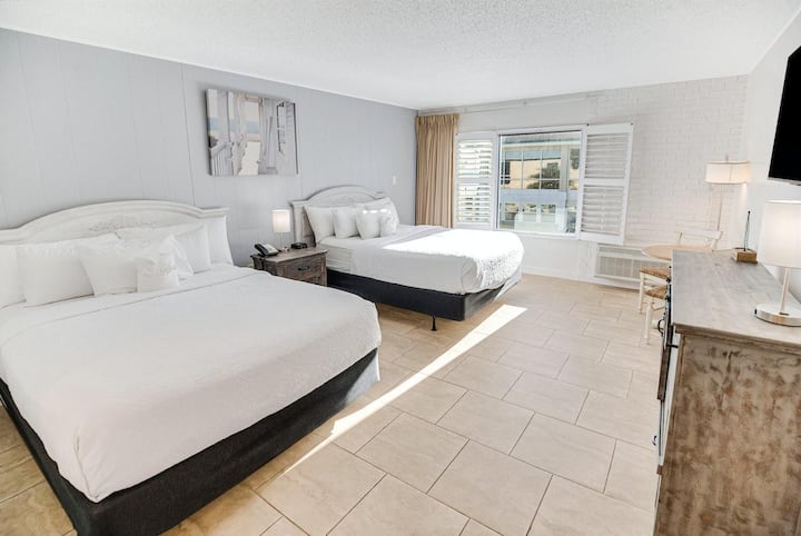 Coastal Living Ocean View Room 2nd Floor - Pawleys Island, SC