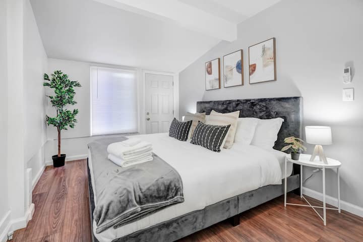 Tranquil Metro Abode • Pet Friendly - 알람브라